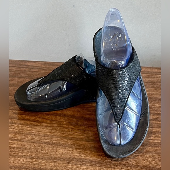 Fitflop | Shoes | Fit Flop Black Lulu Glitter Thong Sandals Size 8 ...